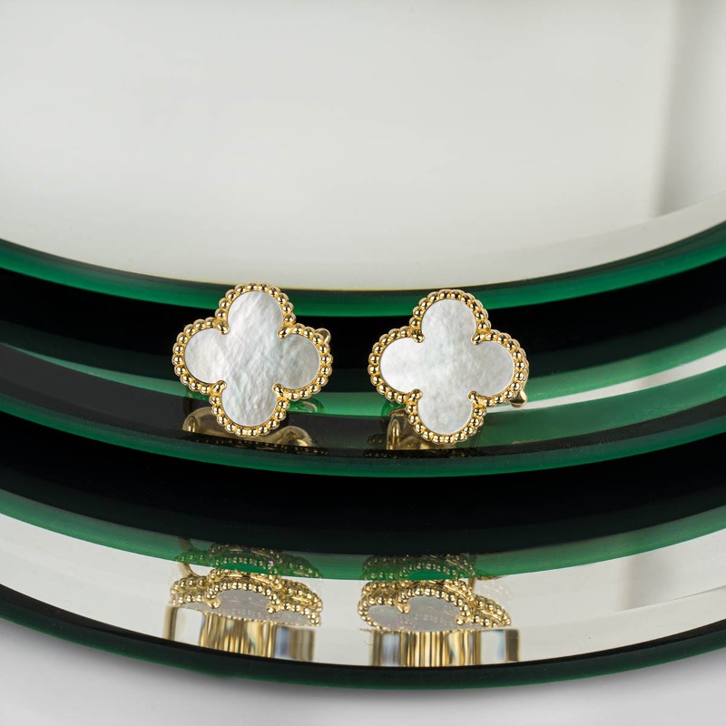 Van Cleef & Arpels Yellow Gold Mother of Pearl Vintage Alhambra ...